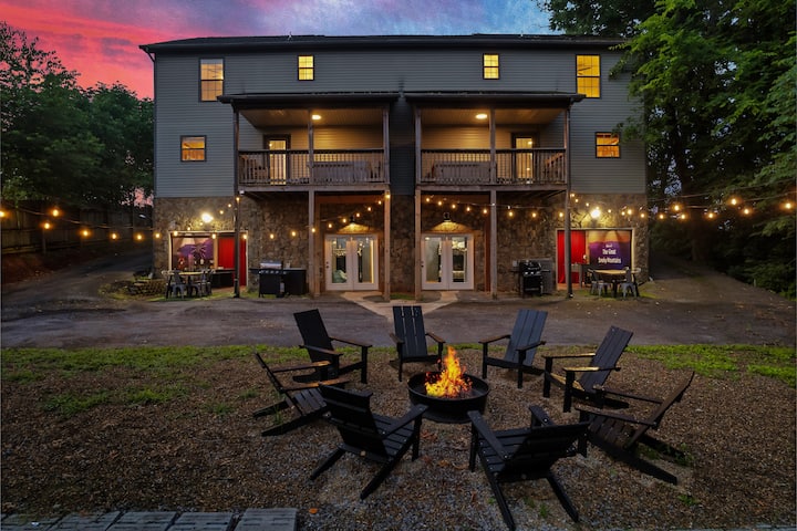 Pigeon Forge's Twin Smoky Lodge 1 | By Dollywood! - Sevierville, TN