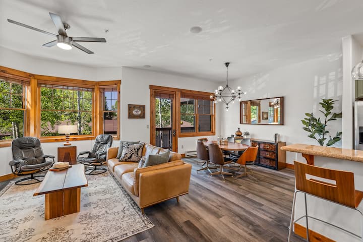 Remodeled Mid Century 3/2 | Hot Tub | On Bus Route - Steamboat Springs, CO