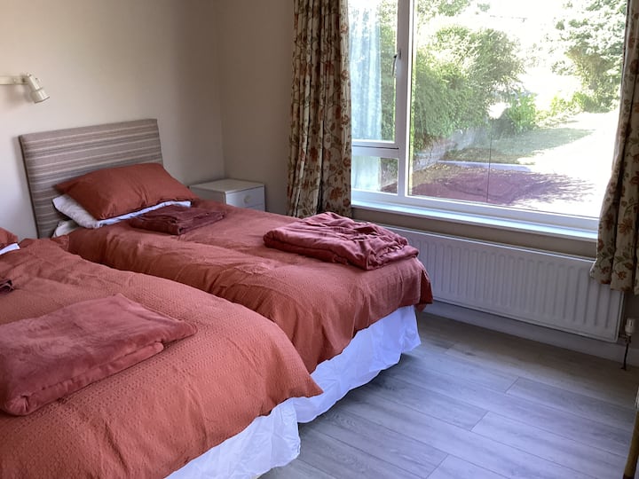 Large Sunny Room With Private Bathroom & Entrance - Perranporth