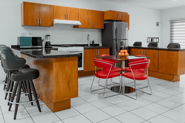 Large, Spacious House Near Mercado De Abastos - Tlaquepaque