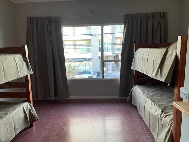 Dormitorio Mixto 8 Personas - Puerto Madryn