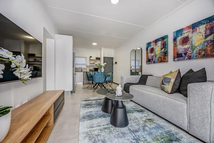 Elegant Retreat • Garden • Pool & Braai - Chartwell