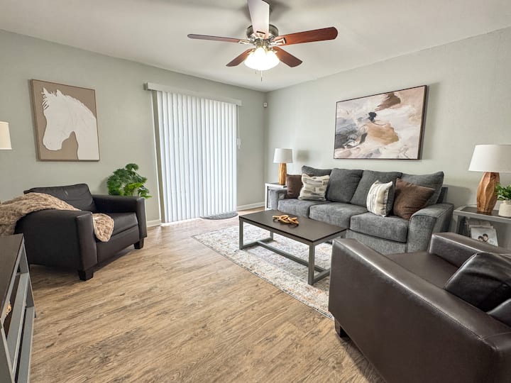Your Baton Rouge Home Base! Spacious 2br Apartment - Baton Rouge, LA