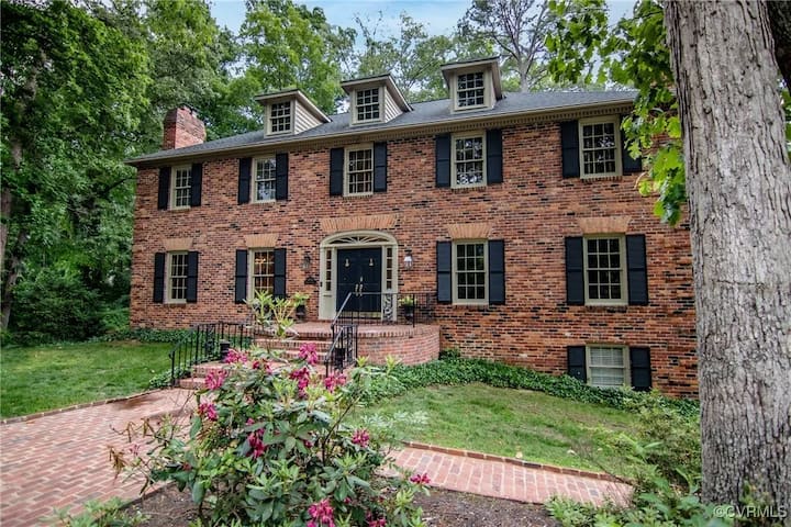 Stately Stay In Chester, Va - Chesterfield, VA