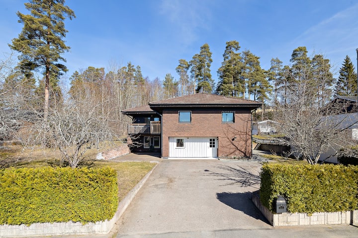 Hus I Märsta För Stora Familjen - Knivsta