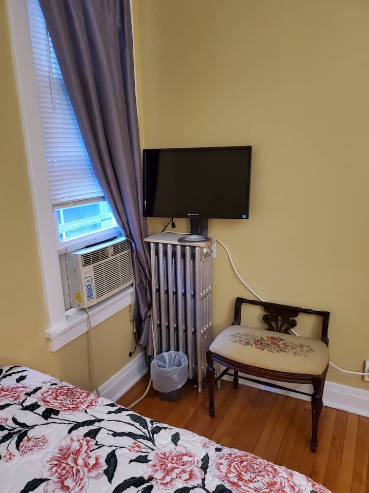 Chic Oak Park - Parking & Public Transit - Cicero, IL