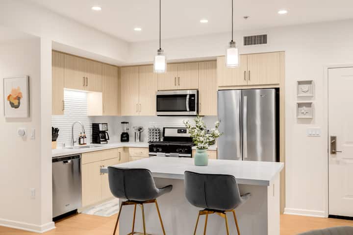 Chelsea | Modern Luxury 2br Home With Pool, Gym - Irvine