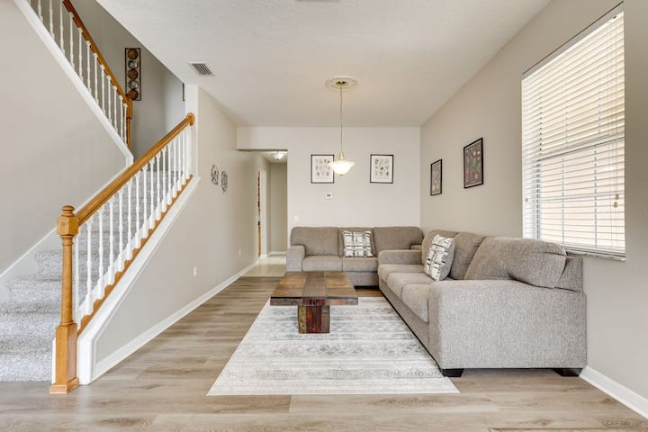 Remote Oasis | Wifi, Workspace, Near River! - Riverview, FL