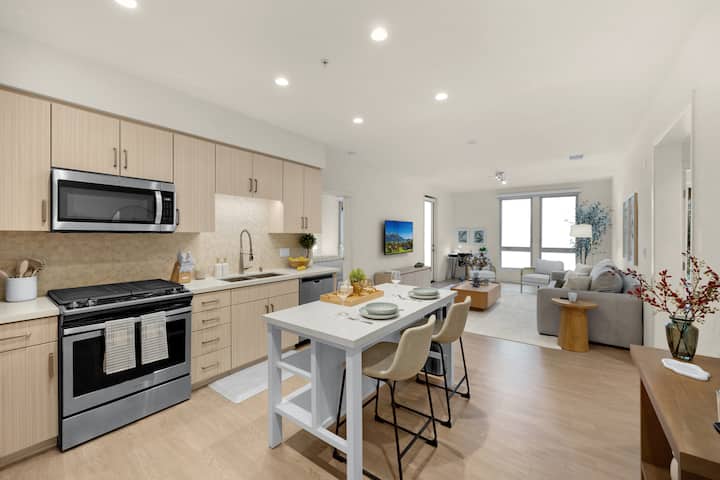 Aurora | Brand New Luxury 2 Bedroom Home - 어바인