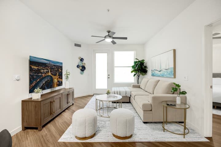 Juliette | Spacious Modern 2 Bedroom Home - Irvine, CA