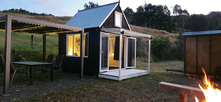 Kohanga Hut - The Village - Whangamatā