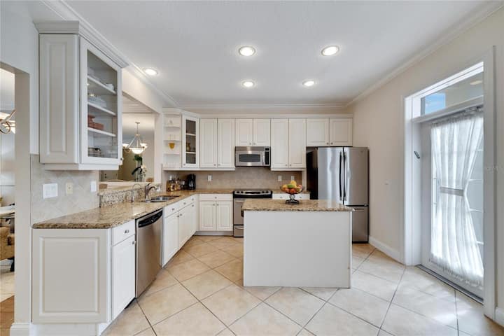 Townhome In Exclusive Community - Apollo Beach, FL