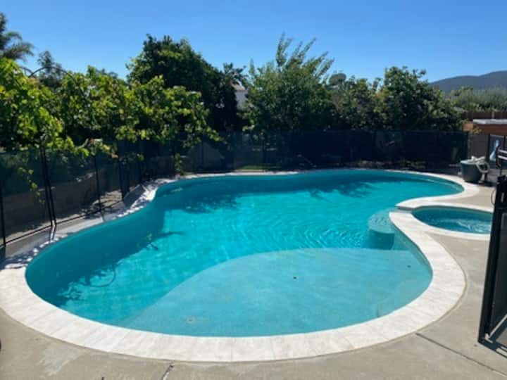 Hot Tub, Salt Water Pool, Peaceful Family Oasis - El Cajon, CA