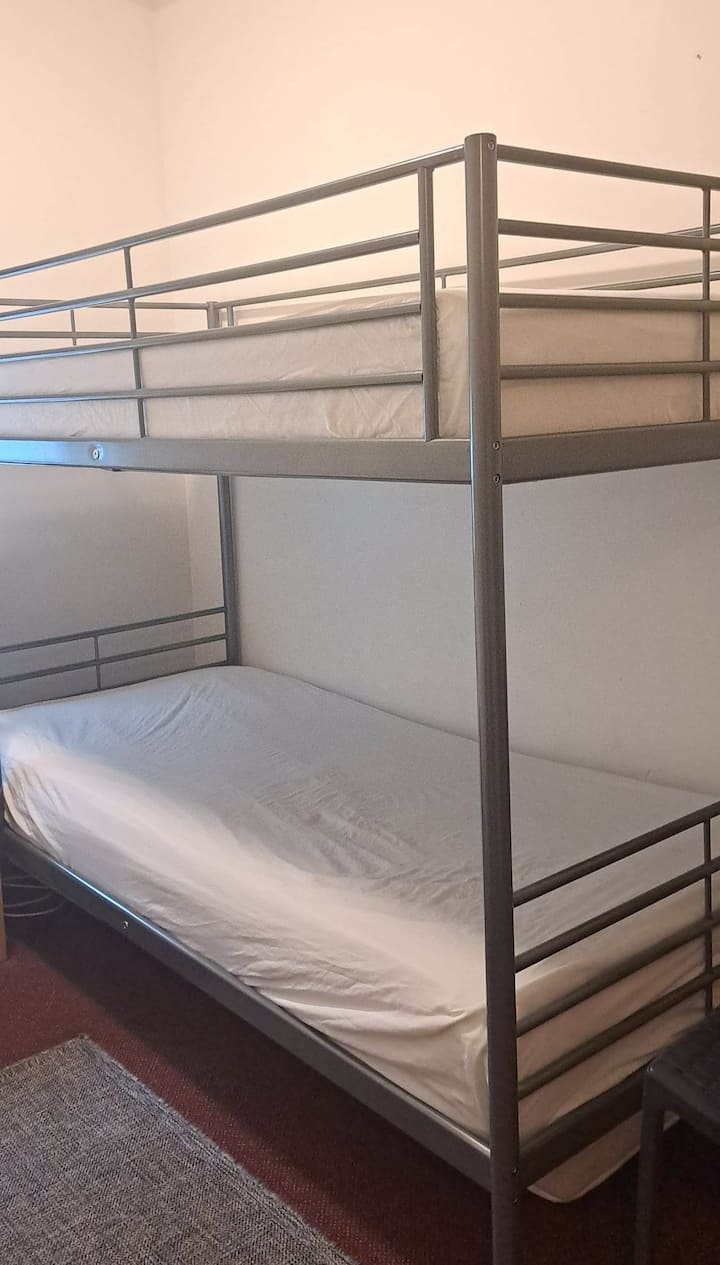 Byo Double: 1 Dbl Bed For 2 Persons (No Blankets) - Reykjavik