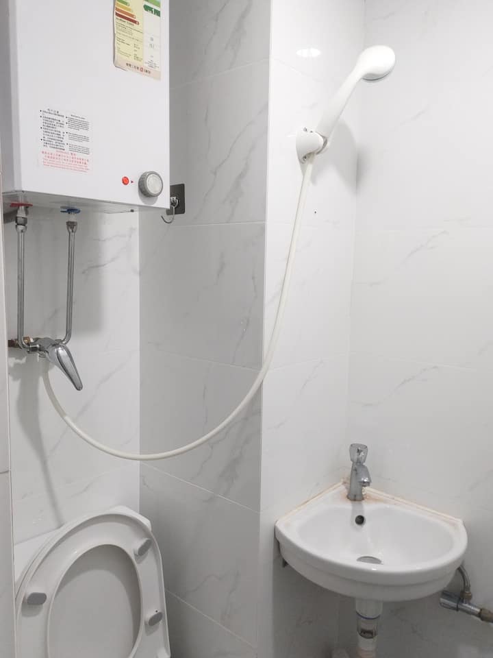 新裝修公寓|小廚房|完整的浴室|洗衣機、Wifi |步行5分鐘至港鐵 - Shenzhen