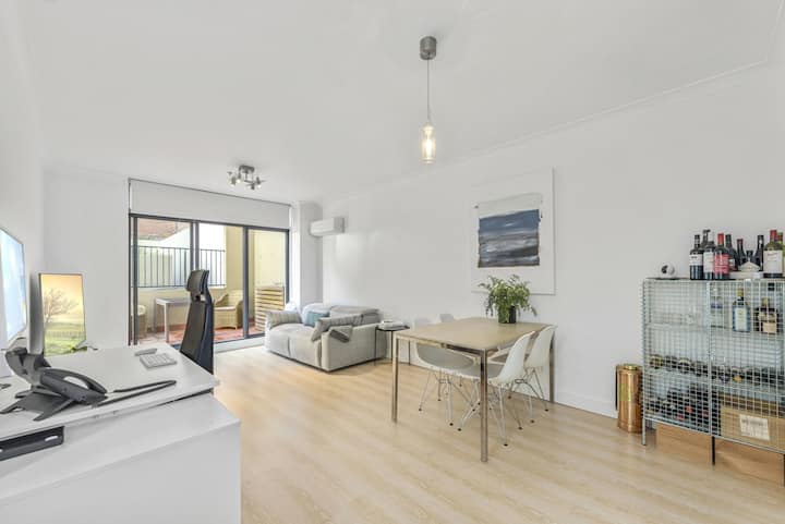 1 Bedroom In Poplar St - Surry Hills