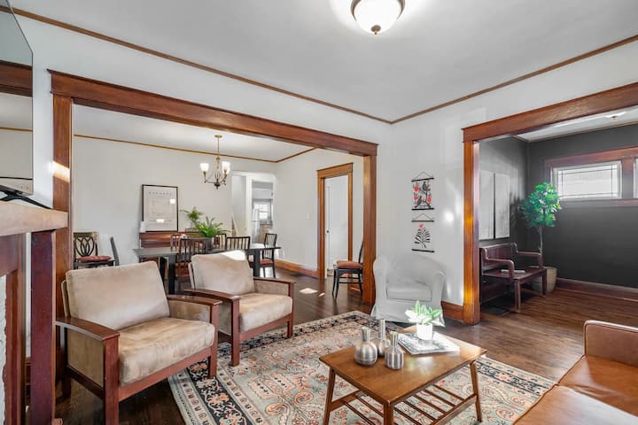 Modernized 1911 Home | Walk To Plaza & Westport - Kansas City