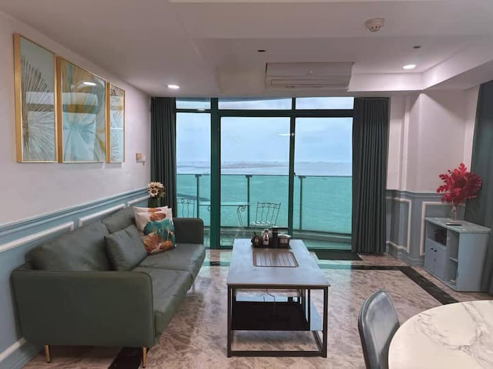 Baywatch Family Room W/ Seaview In Malate - Manila