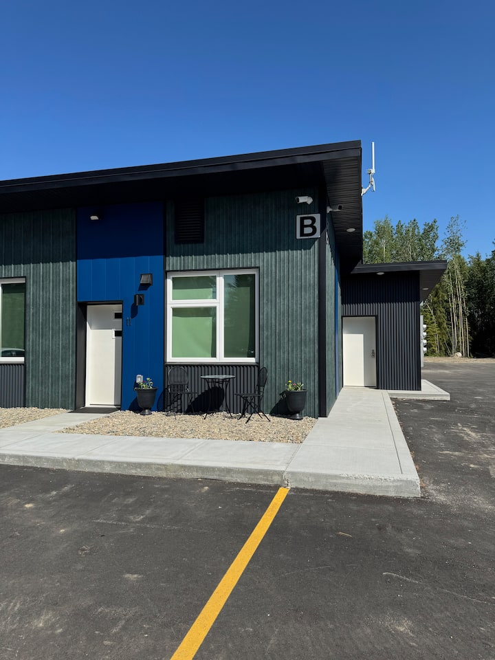 Modern And Cozy Convenience - Fairbanks, AK