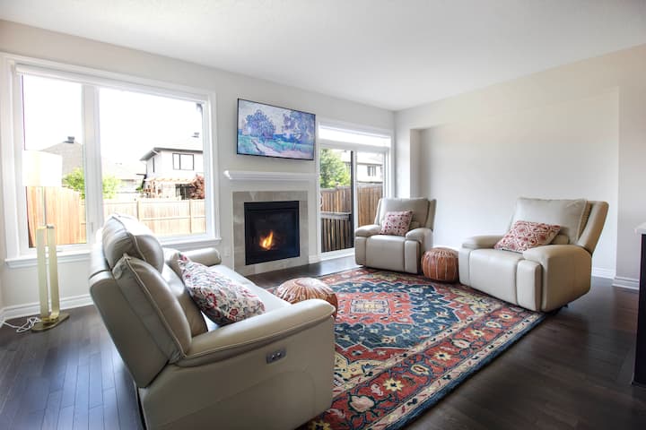 Luxury 3 Bedroom Home In Ottawa - Kanata