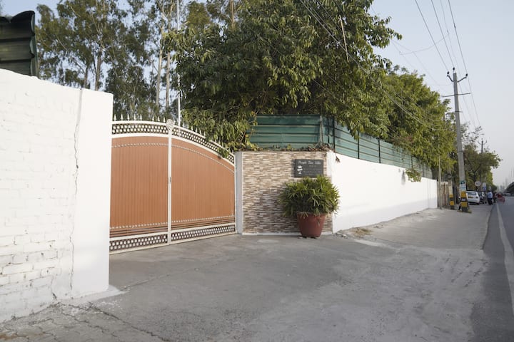 Purple Tree Villa - New Delhi