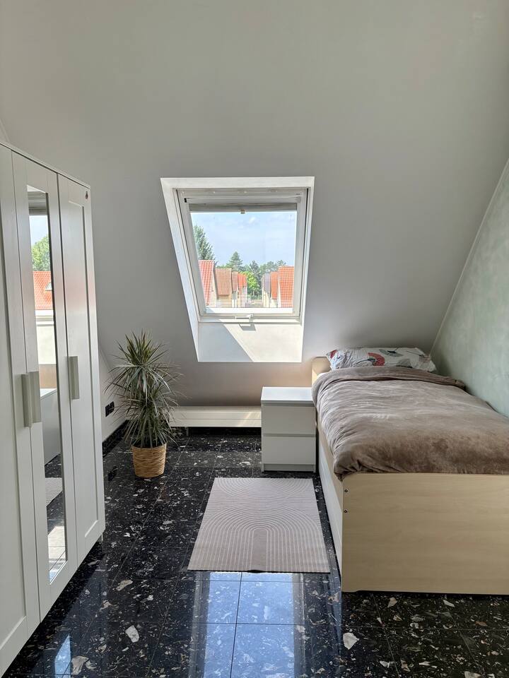 1 Room With Private Bath Room And Toilet - Stuttgart