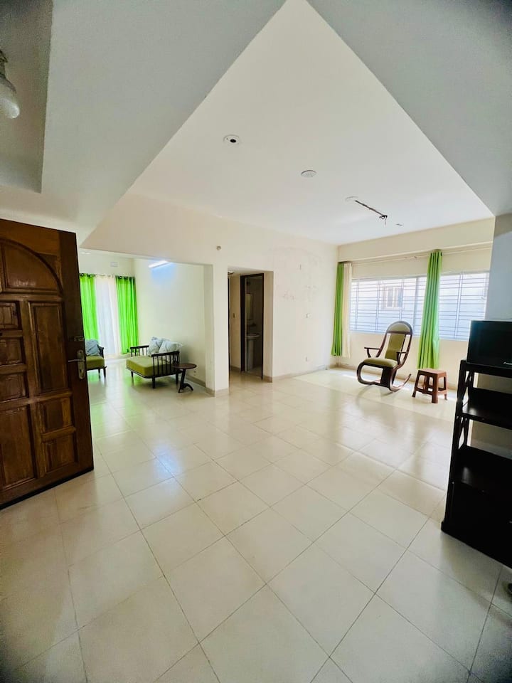 Large Flat Near Airport Ac+lift - Dakka