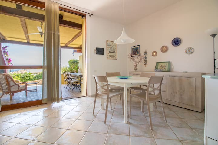 Guesthost - Seaview Villa With Veranda Golfoaranci - Golfo Aranci