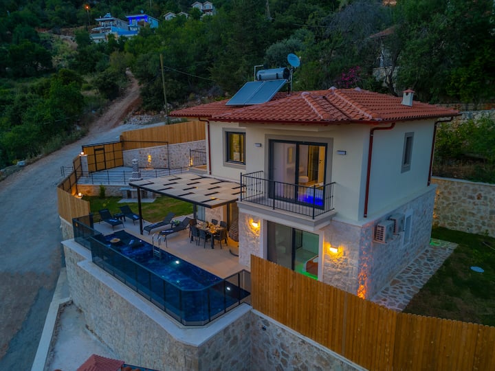 6 Kişilik Muhteşem Doğal Villa - Kaş