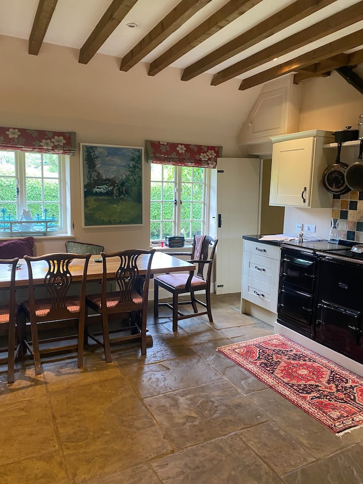 Charming Period Cottage - Marlborough