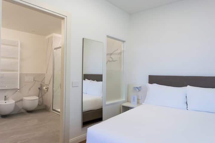 Arona Palace | Apt. Deluxe B - Arona, Italy