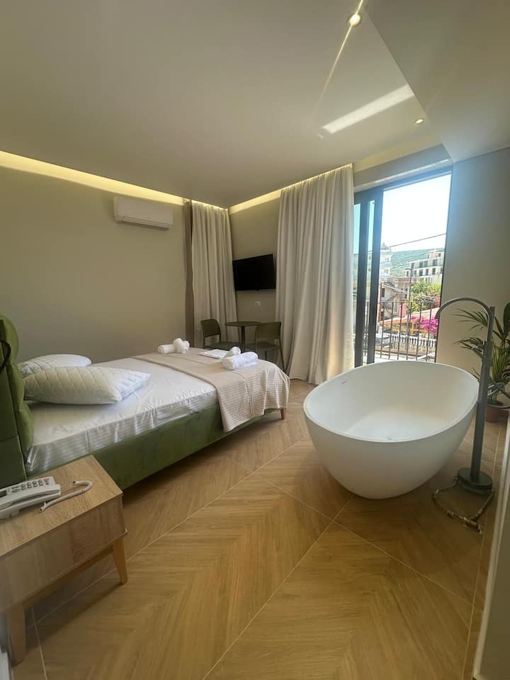 Deluxe Double Room With Bathtub - Hotel Paridi - Ksamil