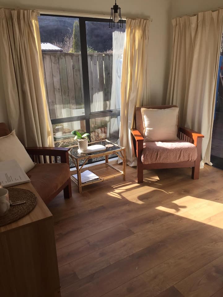 Arrow River Guest Suite Attached To Family Home - Arrowtown