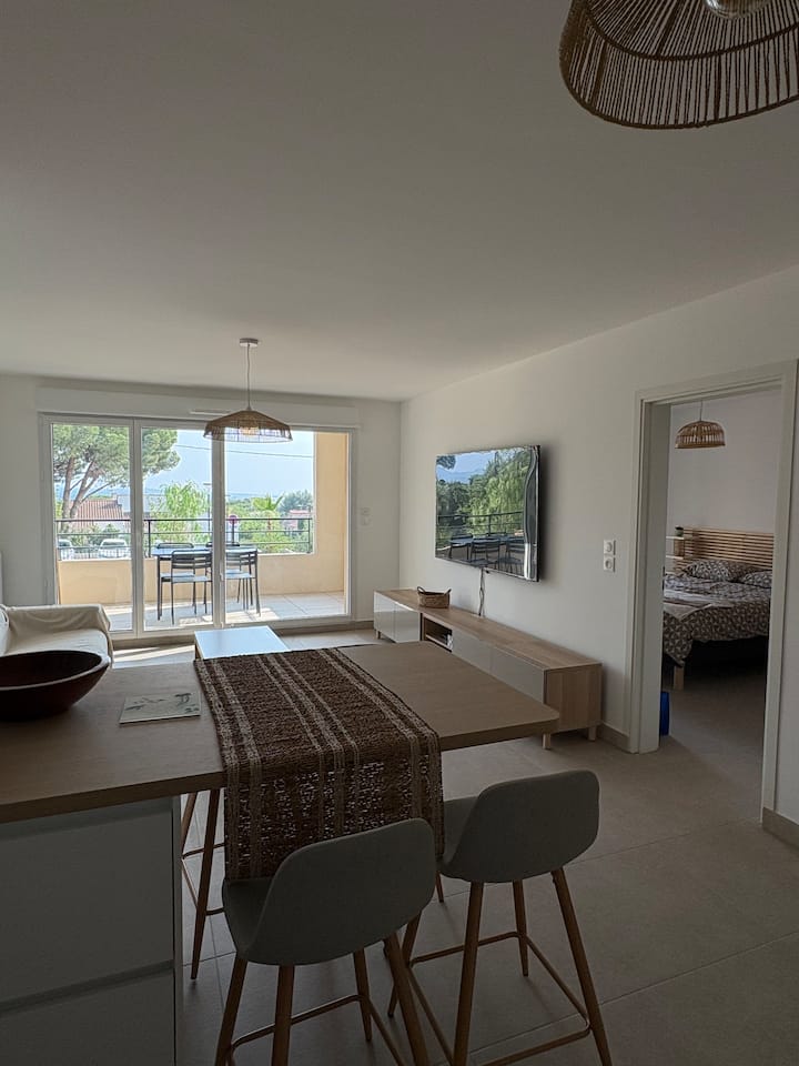 T2 Lumineux Et Meublé Avec Balcon à Six-fours - Six-Fours-les-Plages