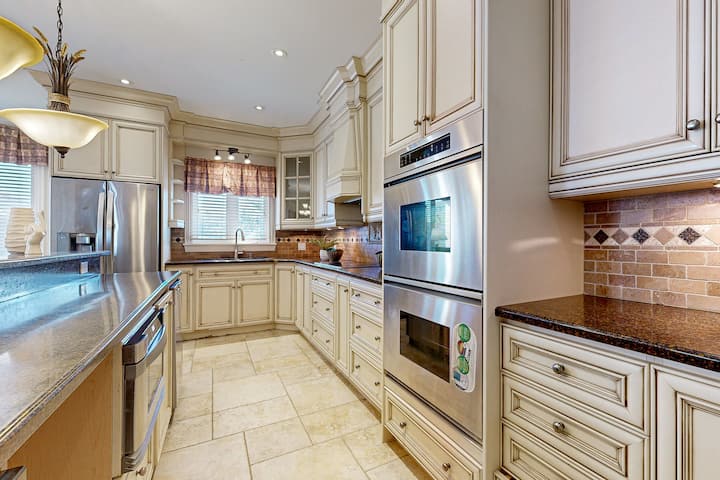 4br+den 4ba Home W Jacuzzi 6-min To Hwy400/401 - Toronto