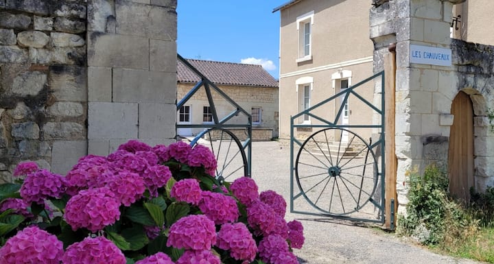 Domaine Les Chauveaux,
1 Salle/3 Gîtes, 26 Pers - Châtellerault