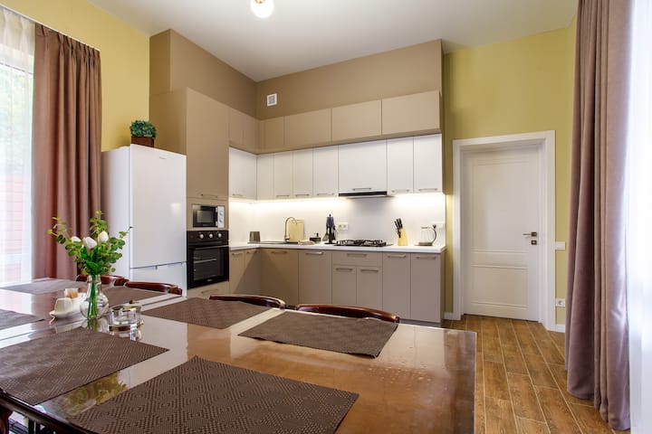 Коттедж у моря 3спальни+мансарда+дворик(до 8 чел) - Ukraine