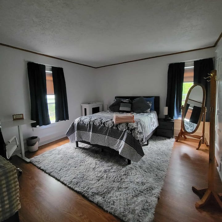 Large, Remoldeled,w/electric Height Standing Desk - Altoona