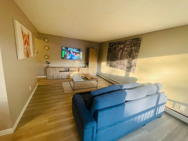 The 2&7 Suite - Edmonton, Canada