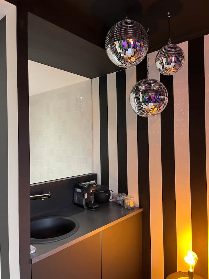 Loveroom Avec Jacuzzi Balnéo Et Clim - Villefranche-sur-Saône