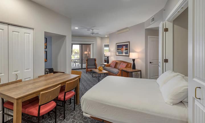 Spacious Sleeps 5 Yellowstone - West Yellowstone, MT