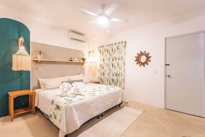 Private Master Bedroom & Private Bathroom - Puerto Morelos
