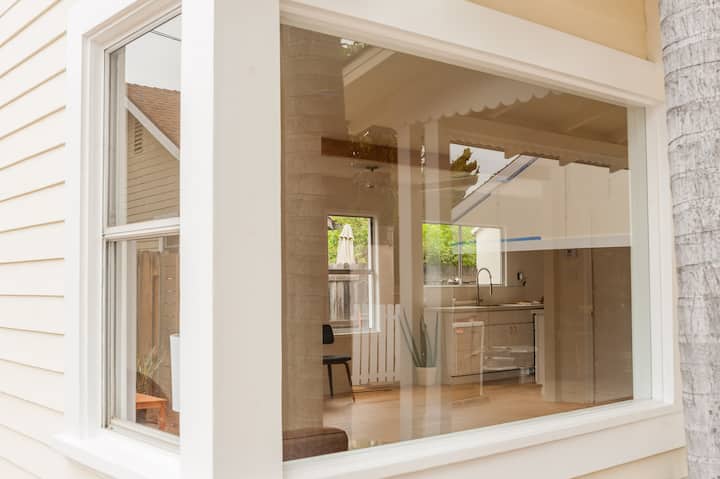 Charming Renovated Cottage - Santa Barbara, CA