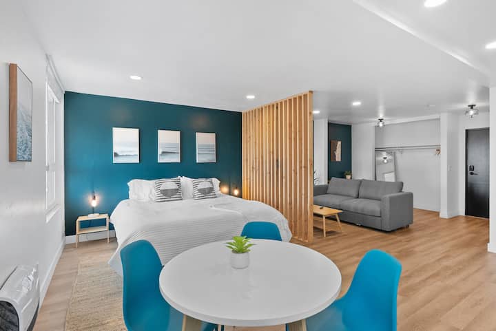 The Villager! - Bay View King Bed + Queen Sofa - La Jolla, San Diego