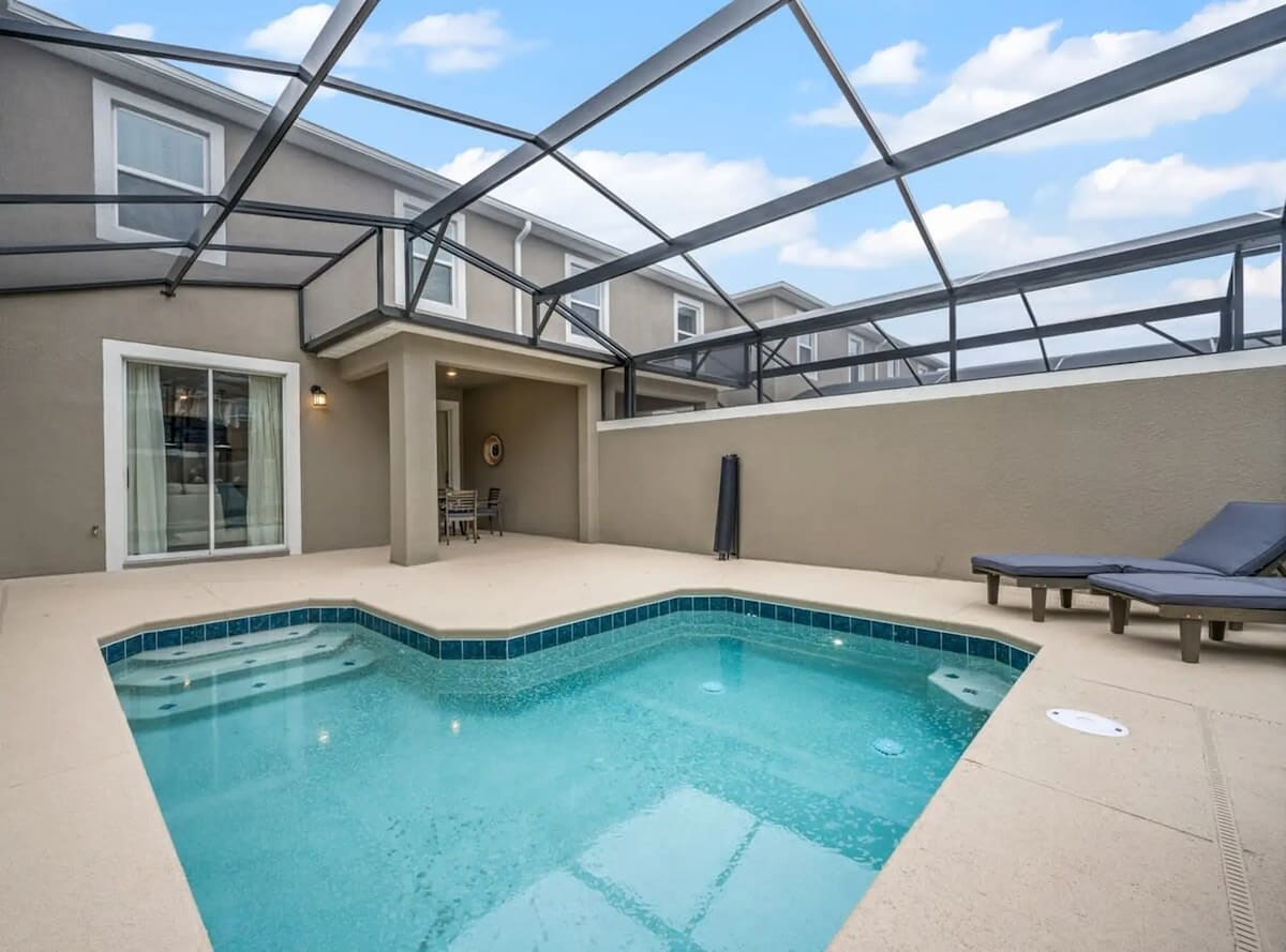 Retraite moderne de 4 chambres avec piscine près des parcs Disney - Airbnb