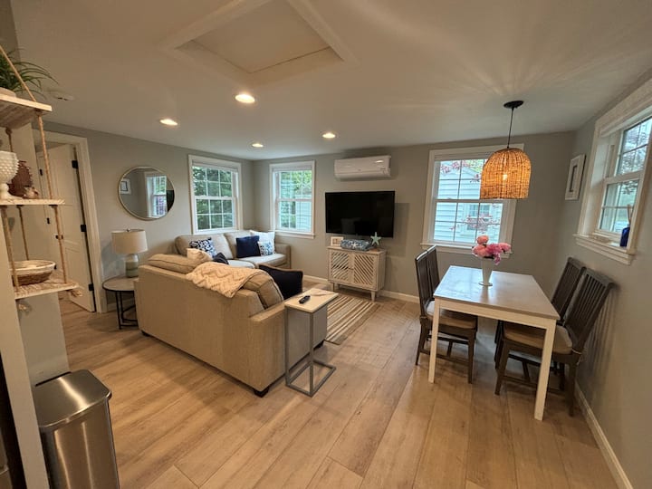 Cozy Westerly Cottage - East Beach, Westerly