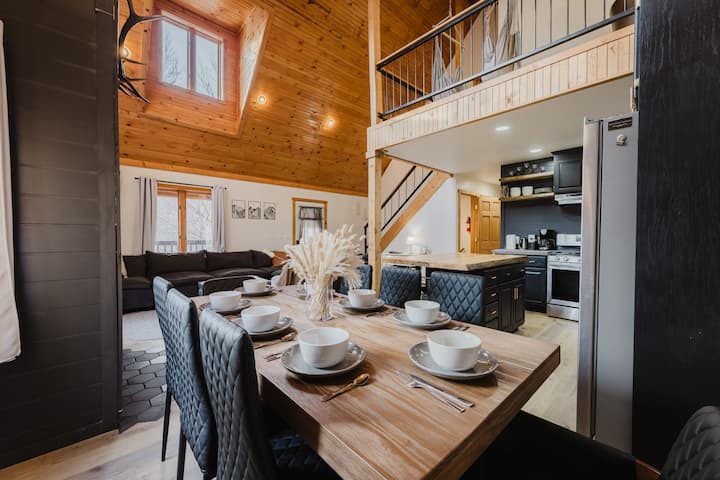 Modern Snowshoe Cabin 3br/3ba New Hot Tub & View - West Virginia