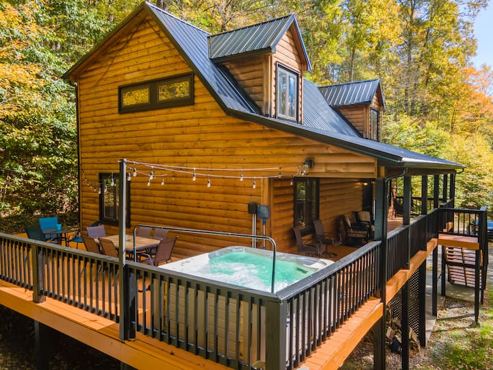 Snowshoe Modern Cabin 3br/3ba View & New Hot Tub - West Virginia