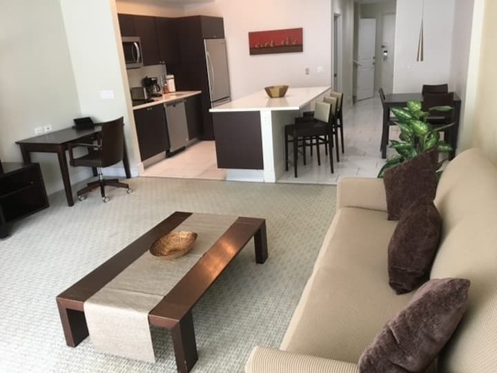 Doral Spacious Villa, 3 Bedroom, 4 Bathroom - Doral, FL