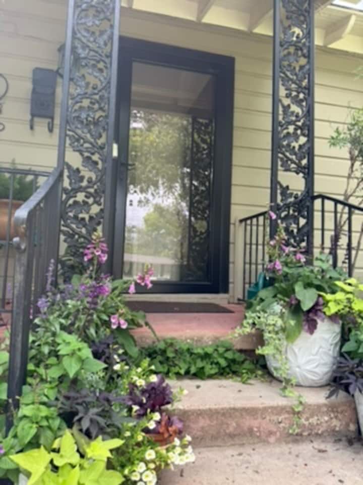 Honey's Brook Village Cottage - Wichita Falls, TX